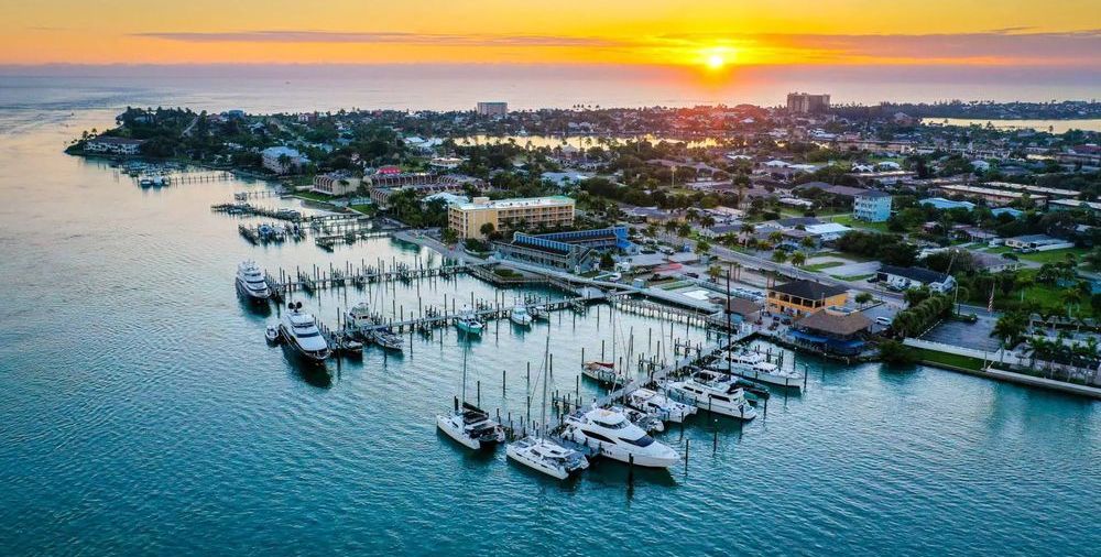 Dock & Dine: Dockside Marina & Resort Fort Pierce, FL